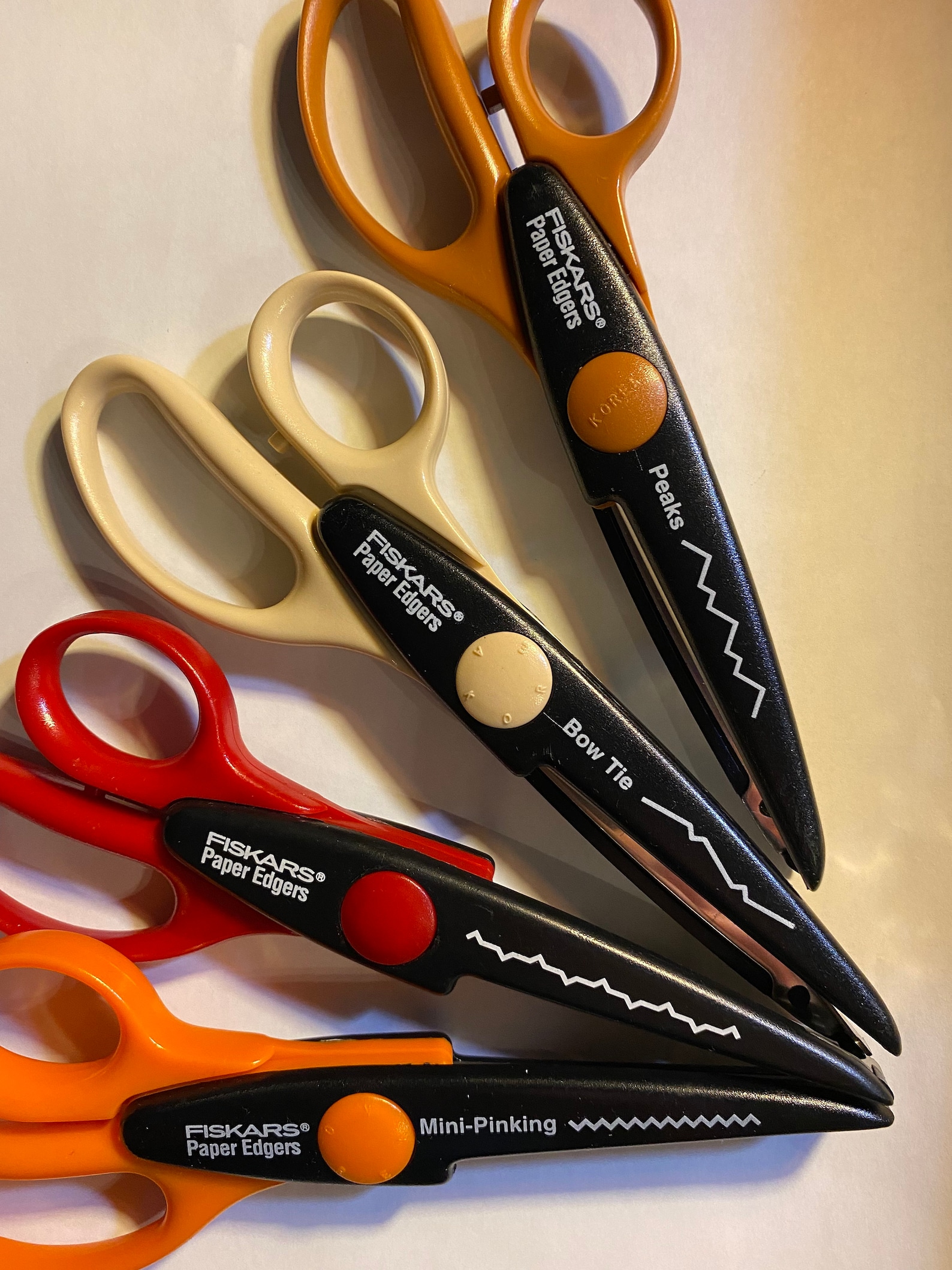 Fiskars Scissors Paper Edgers Cutting Decorative Scallop Edge Design ...