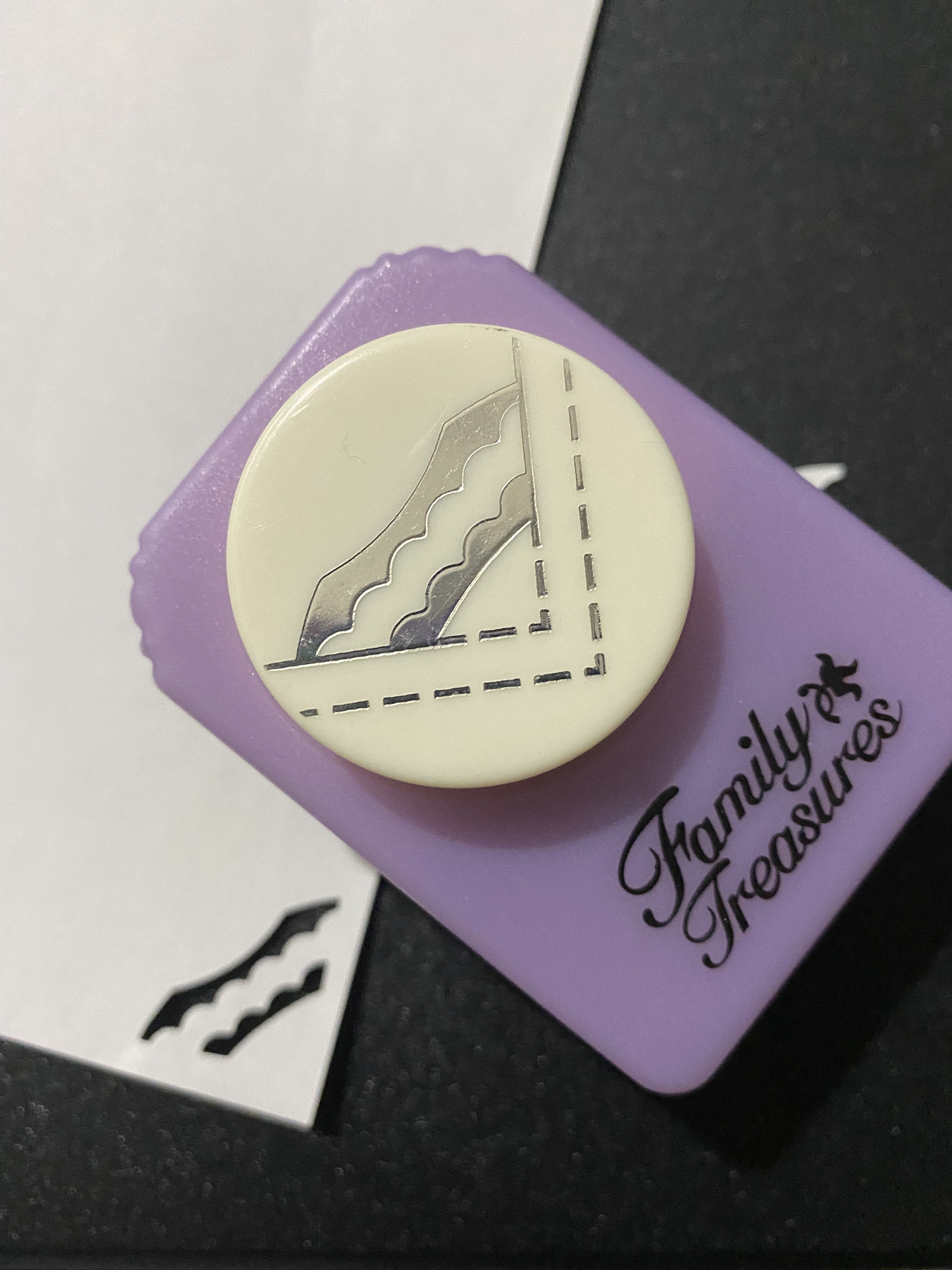 Corner Punch With Waves Shapes Page / Paper Edge Punch Frame Paper ...