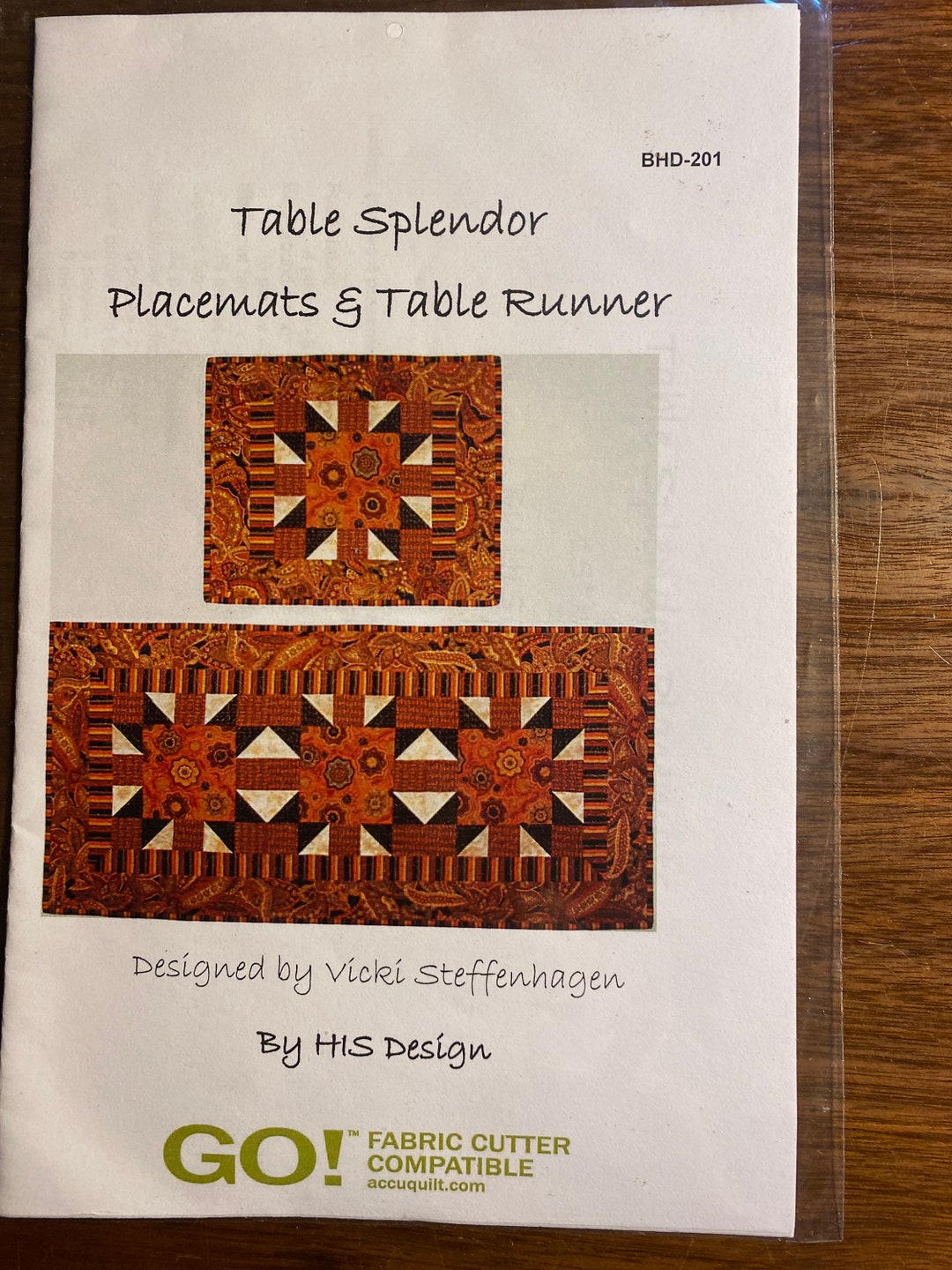 Table Splendor Table Quilted Table Cover / Runner / Placemats - Vicki ...