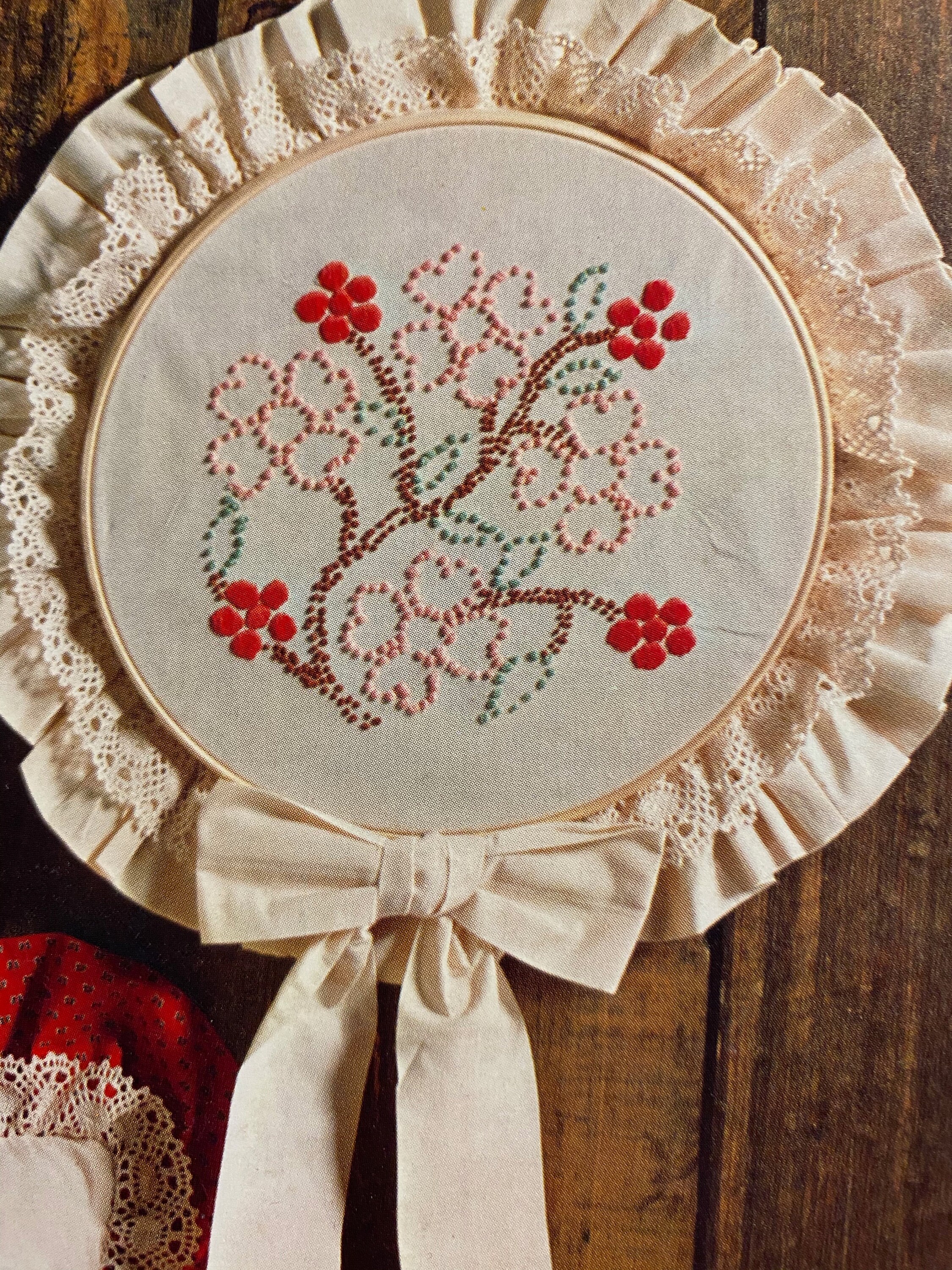 Old Dutch Designs for Candlewicking Embroidery Stitch 3 | Etsy