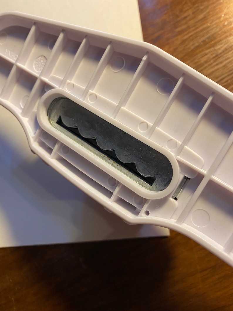 Scallop Fiskars Punch / Border / Corners / Page / Paper Edge / Punch ...