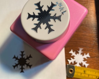 We R Memory Keepers Lucky 8 Punch Circle Scallop 2 Designs - Page ...