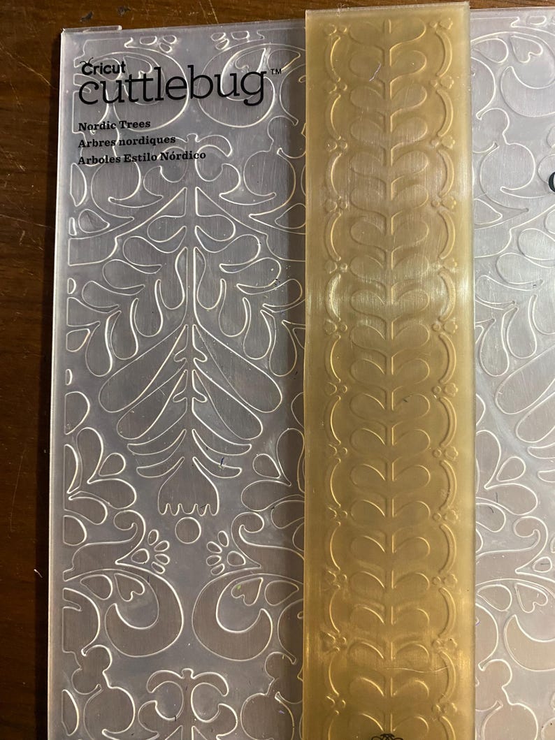 Anna Griffin Circuit Cuttlebug Embossing Folder Christmas Pick: Deer ...