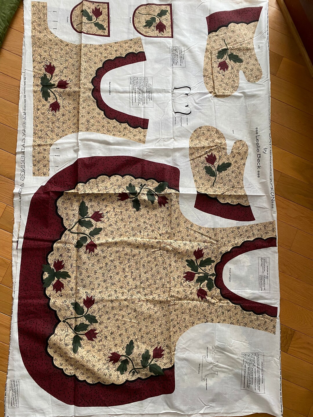 Holiday Gatherings Apron Autumn Leaves Fabric PANEL - Leslie Beck - Sew ...