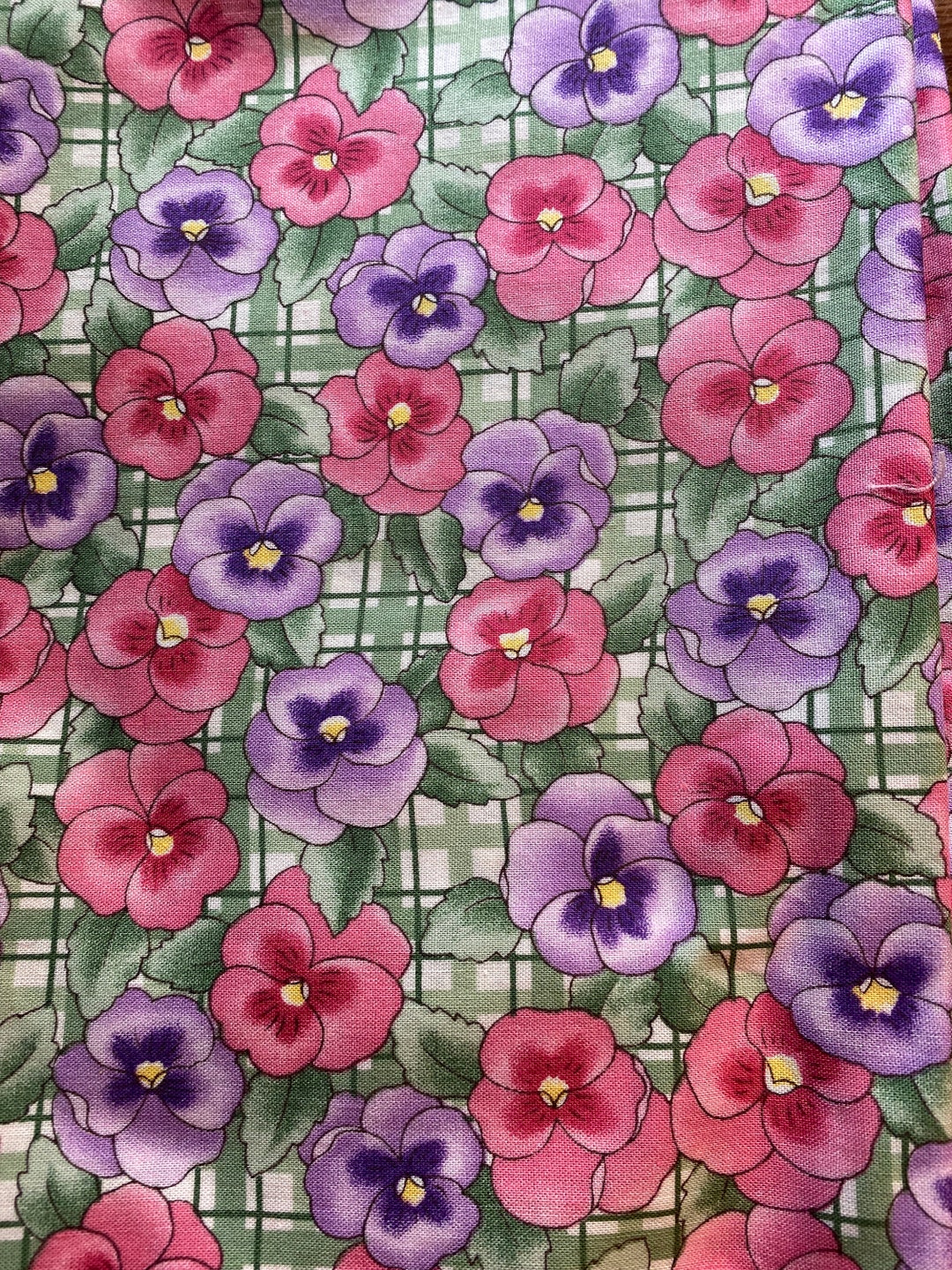 Purple & Pink Pansy on Green / White Plaid Background Large Purple Tone ...