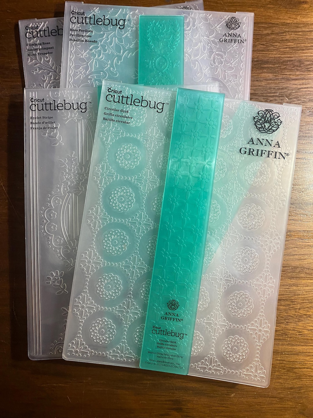 Anna Griffin Circuit Cuttlebug Embossing Folder Pick: Circular Grid ...