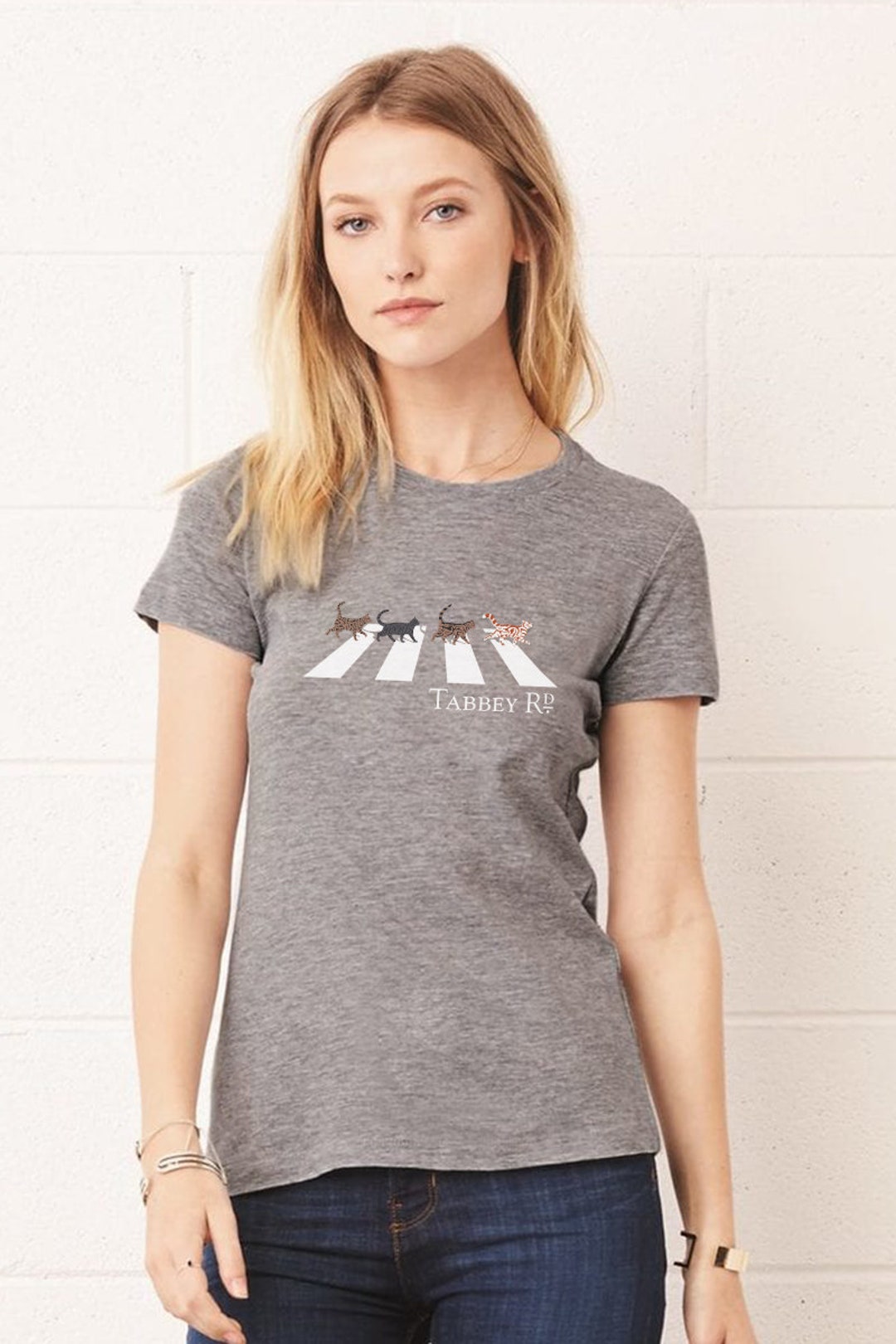 Tabbey Rd.© T-shirt | Women's Beatles Abbey Road, Tabby Cat Pun Graphic ...