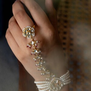 Jadau Pachi Kundan & Pearl Hathphool /kundan Hath Phool/adjustsble Ring/bridal Jewelry/hath ...