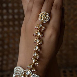 Jadau Pachi Kundan & Pearl Hathphool /kundan Hath Phool/adjustsble Ring/bridal Jewelry/hath ...