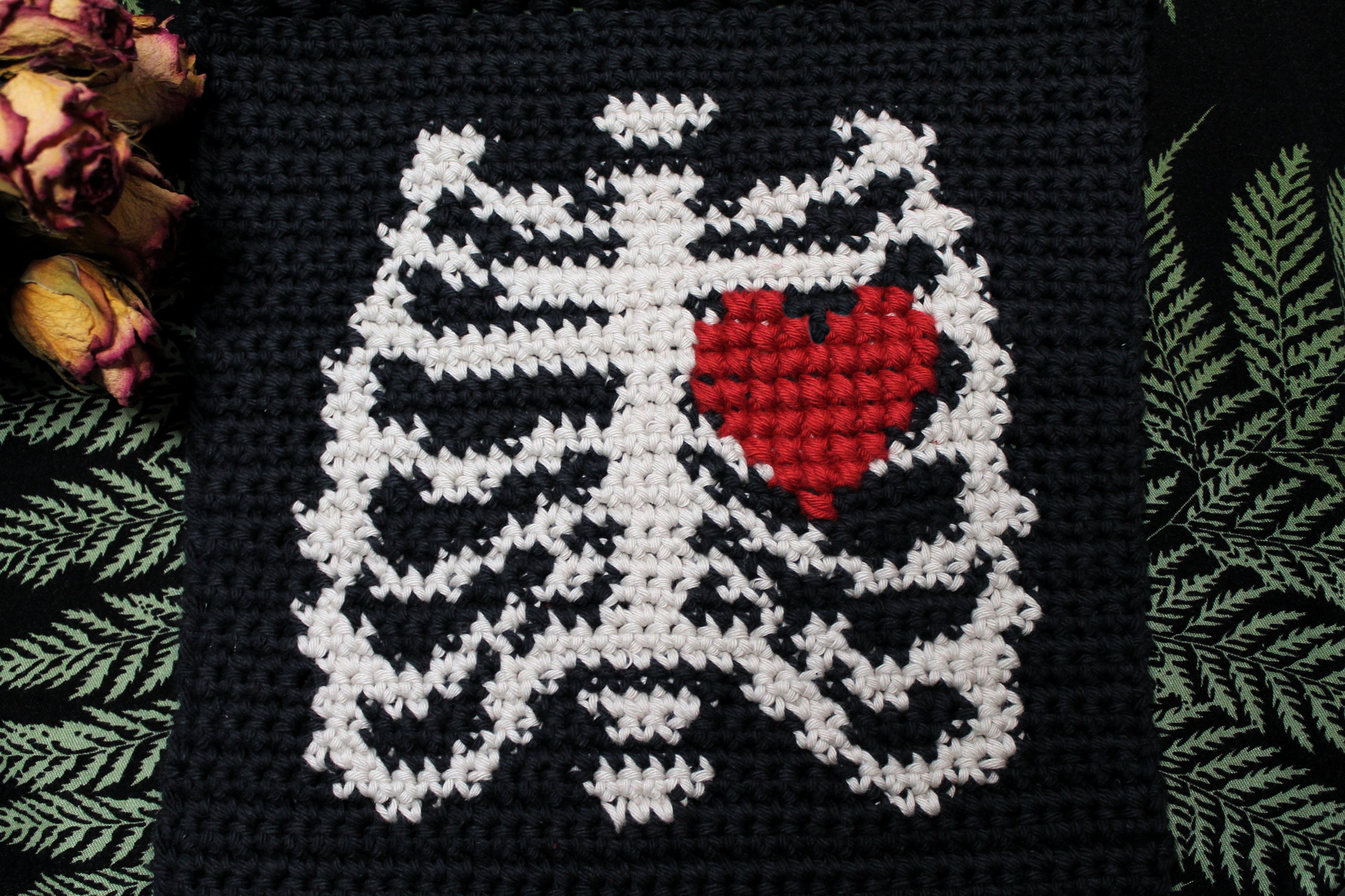 Crochet Pattern | Skeletal Ribcage With Heart Crochet Tapestry Wall ...