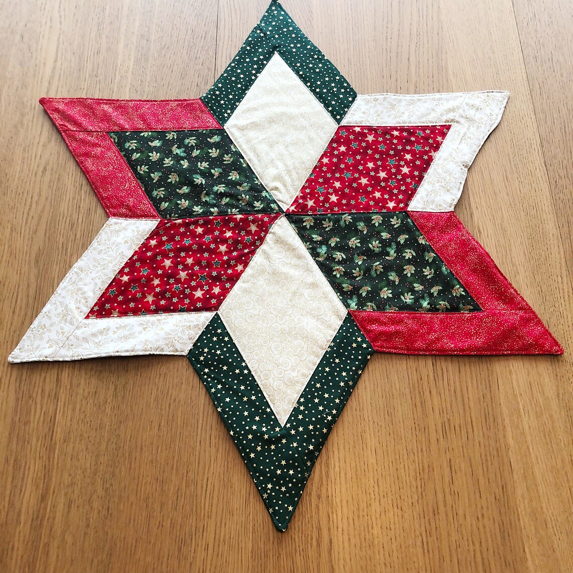 Red Gold Quilted Stars Table Toppers. Traditional or Scandi - Etsy