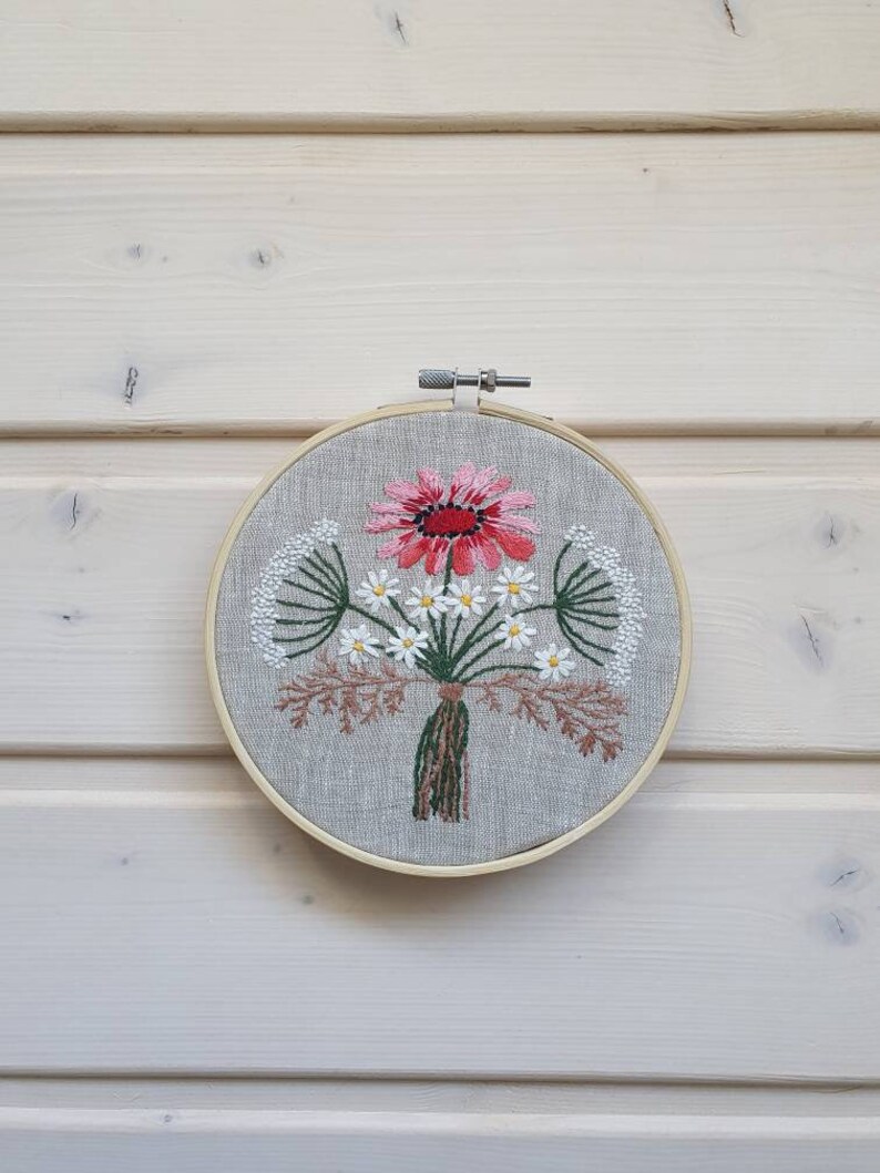Pink Daisy Flower Embroidery Hoop, Embroidered Bouquet, Botanical Wall ...