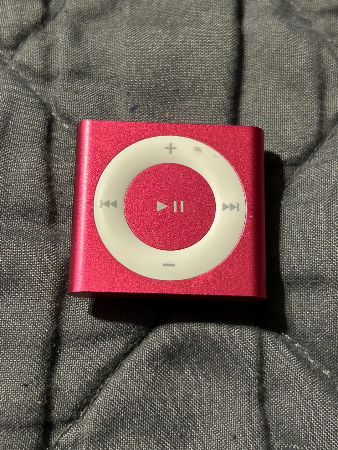 Apple Ipod 1GB Shuffle 2nd Generation W/ Clip Model A1204. Silver With ...
