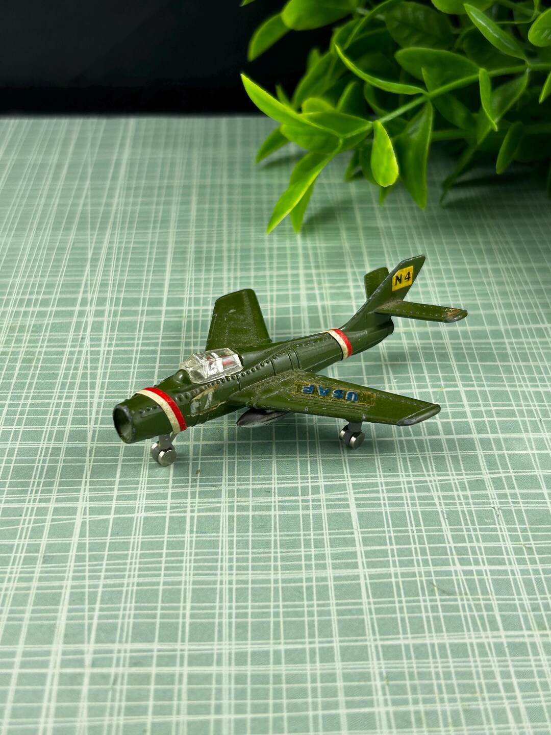 Vintage Zee Toys Dyna-flites F-84 Thunderstreak Die-cast Military ...
