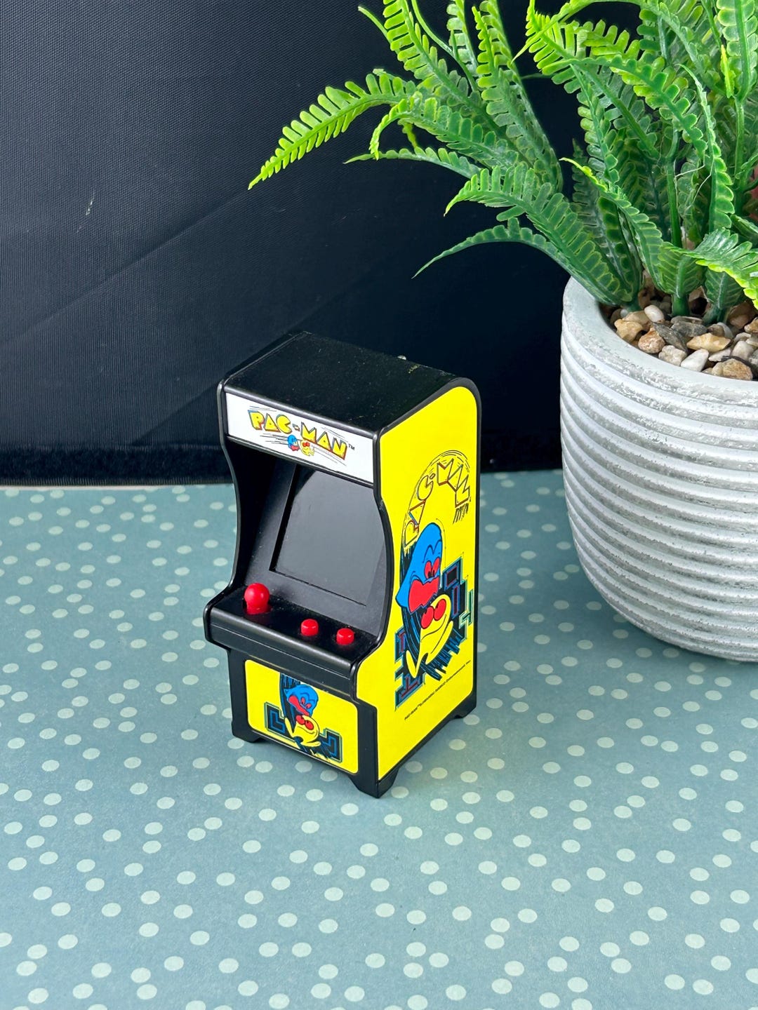 Retro PACMAN Arcade Machine Keychain. Actual Working 1/24 Scale Version ...