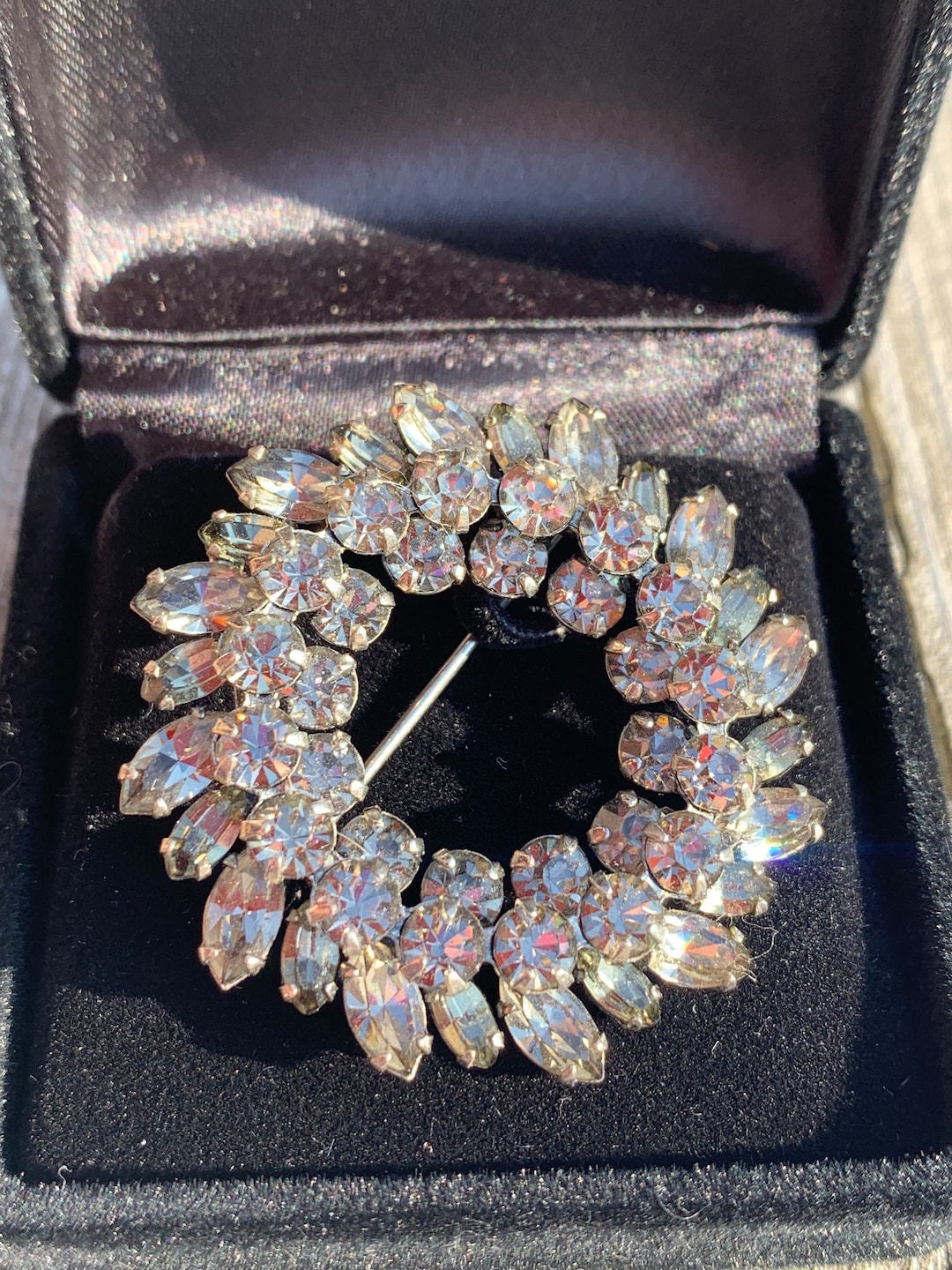 Rare Signed Sherman Vintage Dark Rhinestone WREATH Shiny Glitter Brooch ...