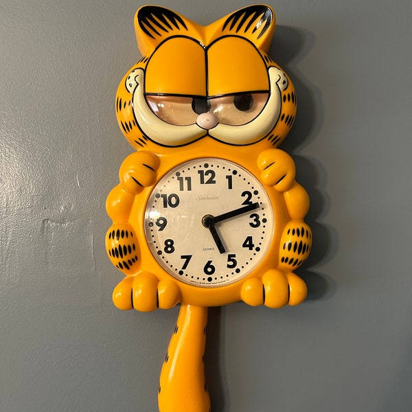 Garfield Clock - Etsy