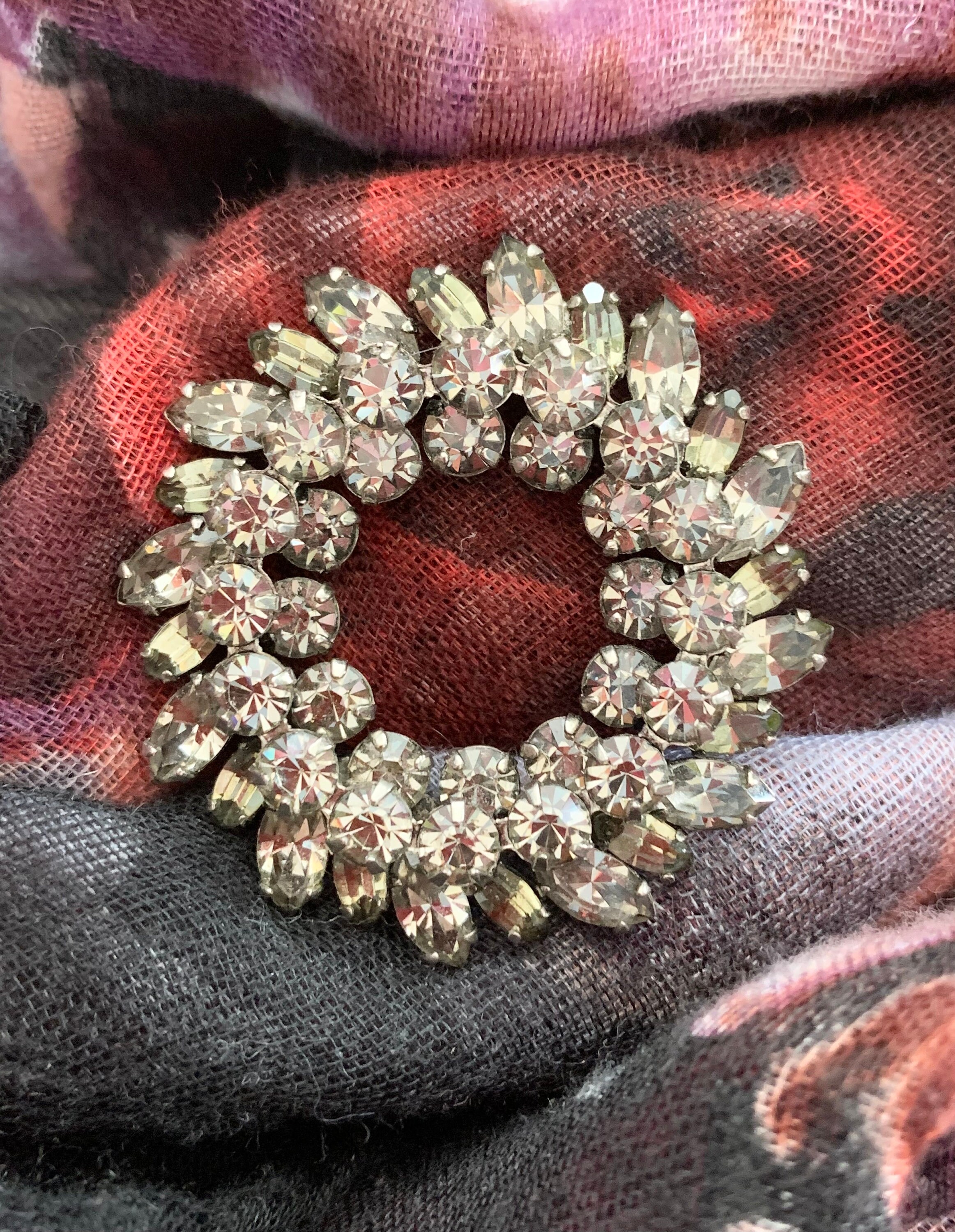 Rare Signed Sherman Vintage Dark Rhinestone WREATH Shiny Glitter Brooch ...