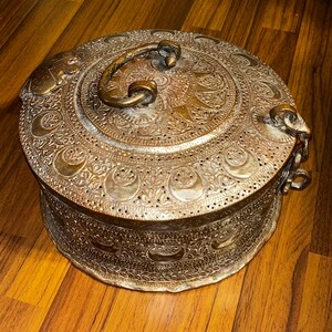 Exquisite Large Lucknow Copper Jaali Box: Traditional Craftsmanship ...