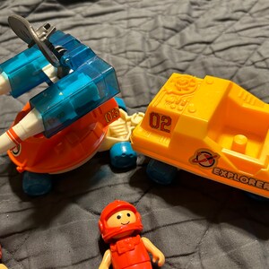 Vintage 1984 Fisher Price Little People Space Station Astronauts, Alien ...