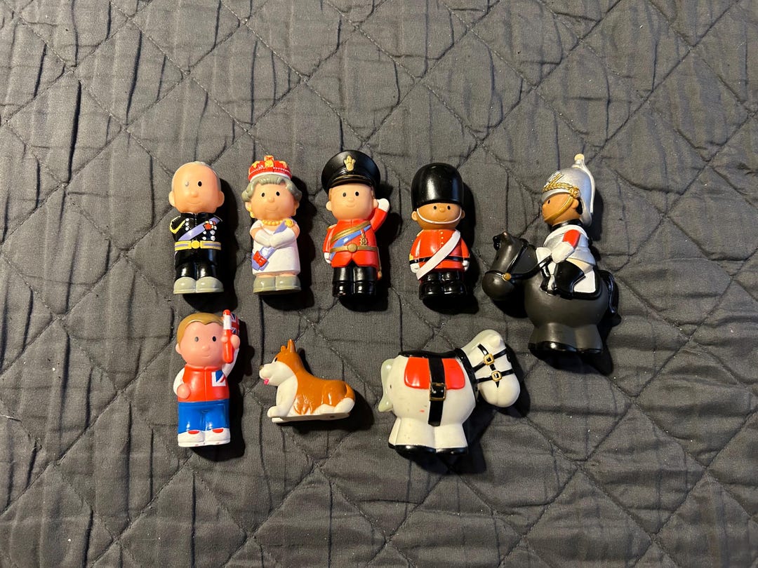 Happyland Royal Family 8 Piece Bundle Figures Queen King Prince ...