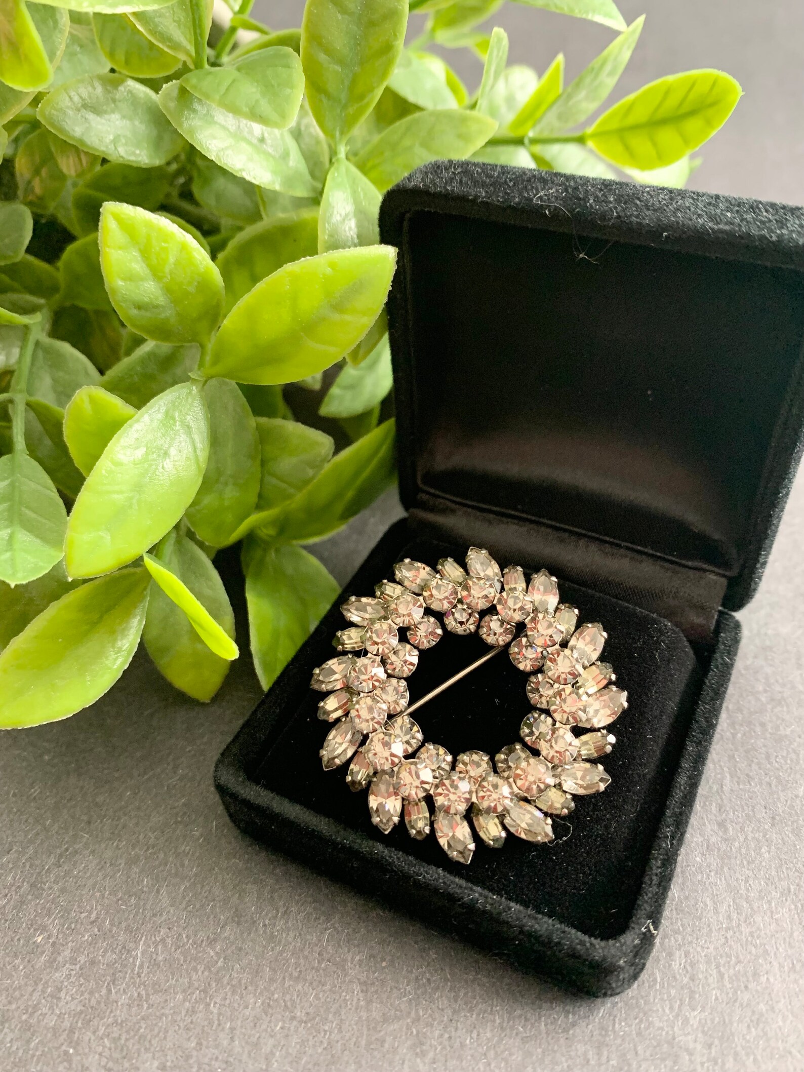 Rare Signed Sherman Vintage Dark Rhinestone WREATH Shiny Glitter Brooch ...
