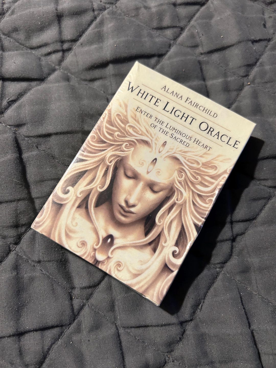 White Light Oracle: Enter the Luminous Heart of the Sacred by Alana ...