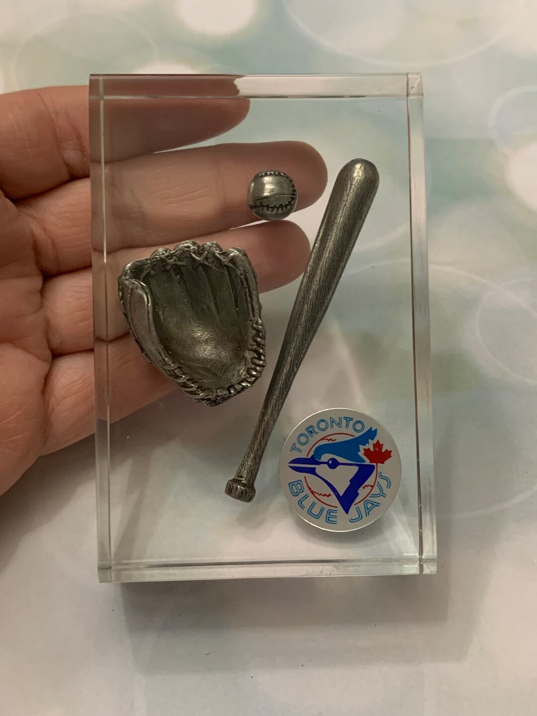 Toronto Blue Jays Plexiglass Baseball Glove and Bat Paperweight: A ...