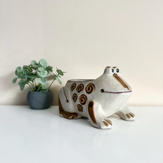 Vintage Pottery Frog