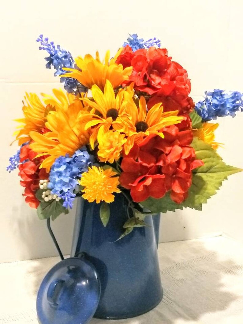 Coffee in Bloom Flower Arrangement - Etsy