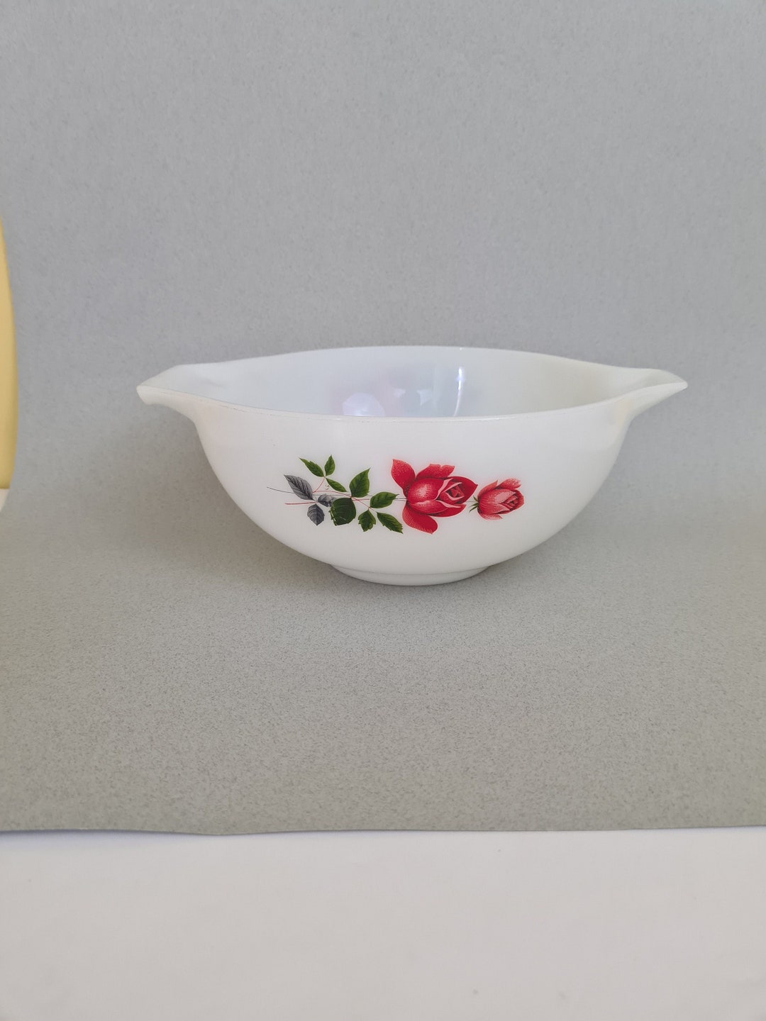 Vintage Pyrex june Rose Large Cinderella Bowl - Etsy