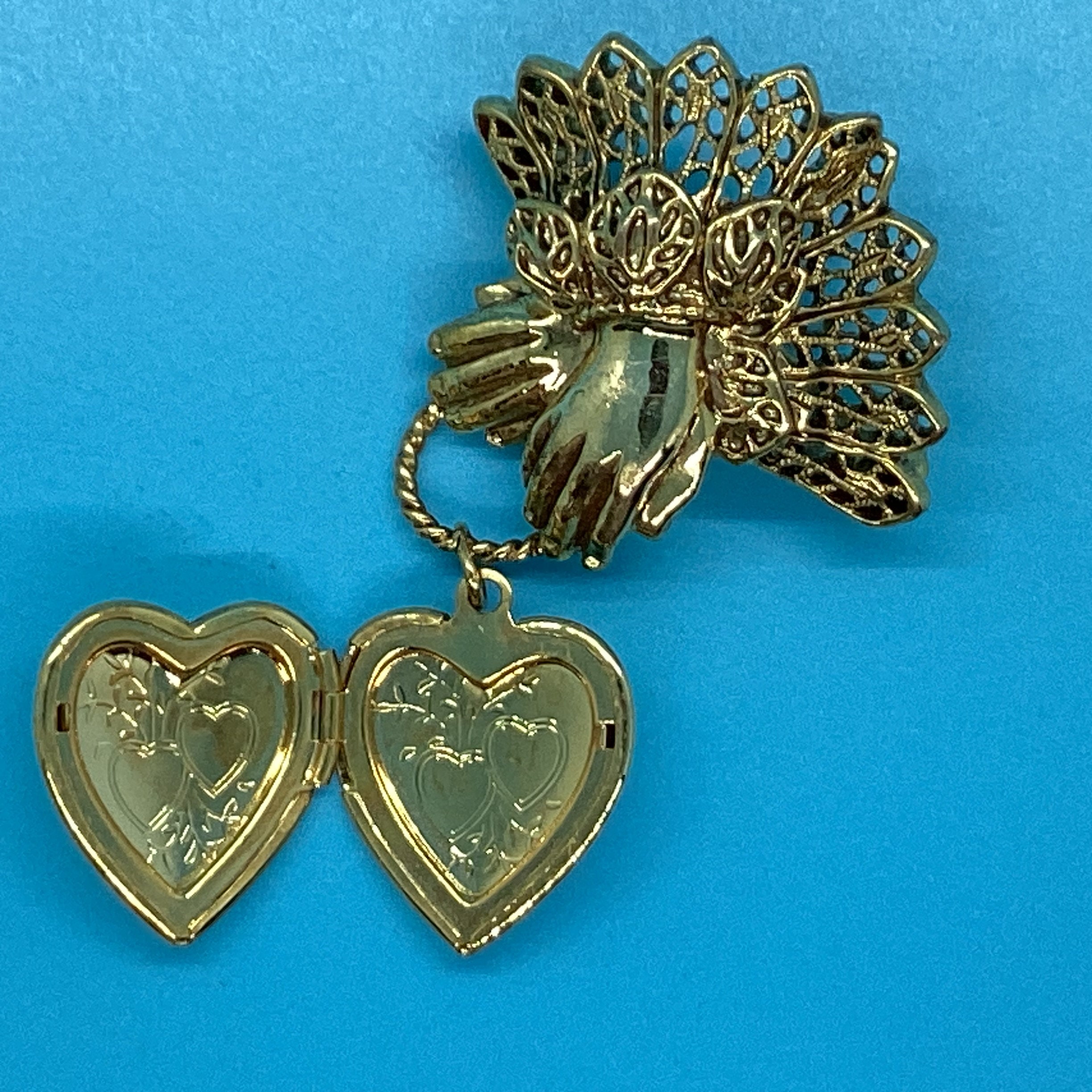 1960s Vintage Victorian Revival Hands Holding Heart Locket Brooch - Etsy