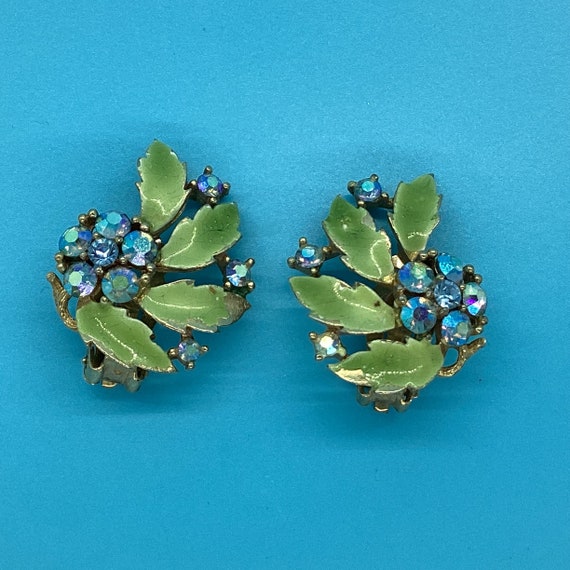 1950s Vintage Signed Lisner Blue Flower and Green Le… - Gem