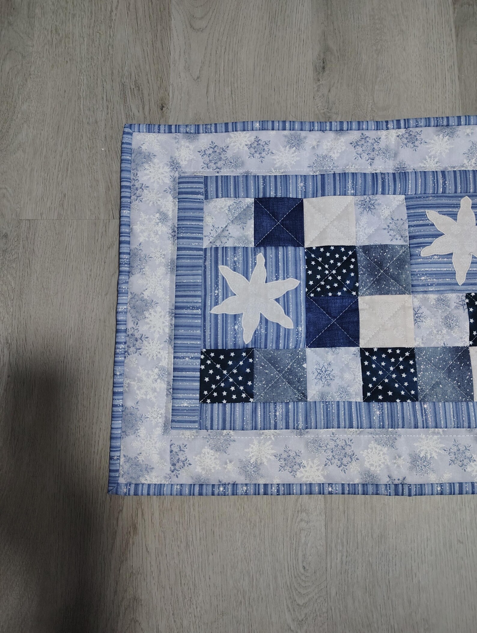 Quilted Winter Blue and White Table Runner: Appliqued Snowflake. - Etsy