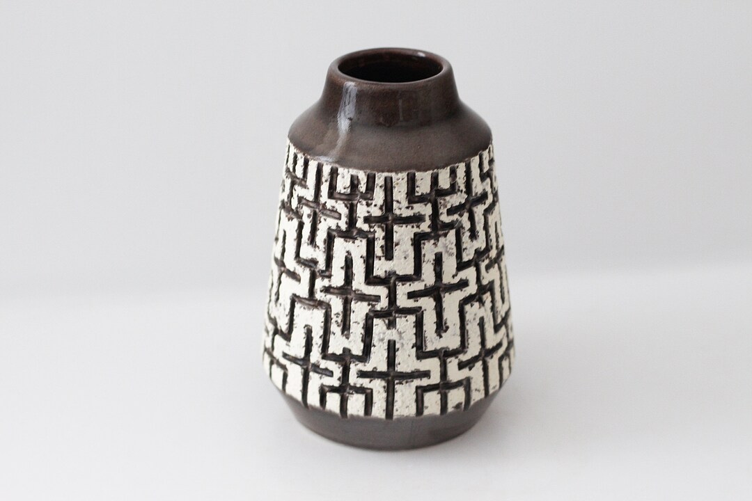 Upsala-ekeby: Vase 5019M by Mari Simmulson, Dekor Labyrint, Sweden ...