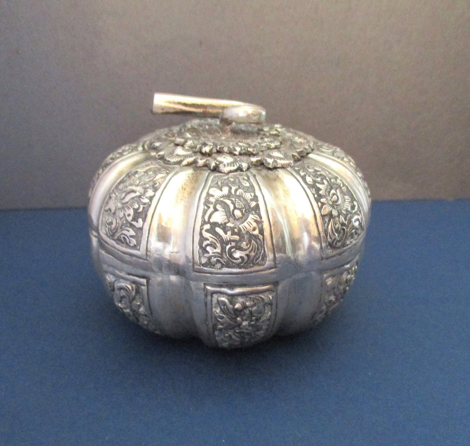 Vintage Khmer Cambodia Betel Nut Box Pumpkin Squash T90 Silver, Purity ...