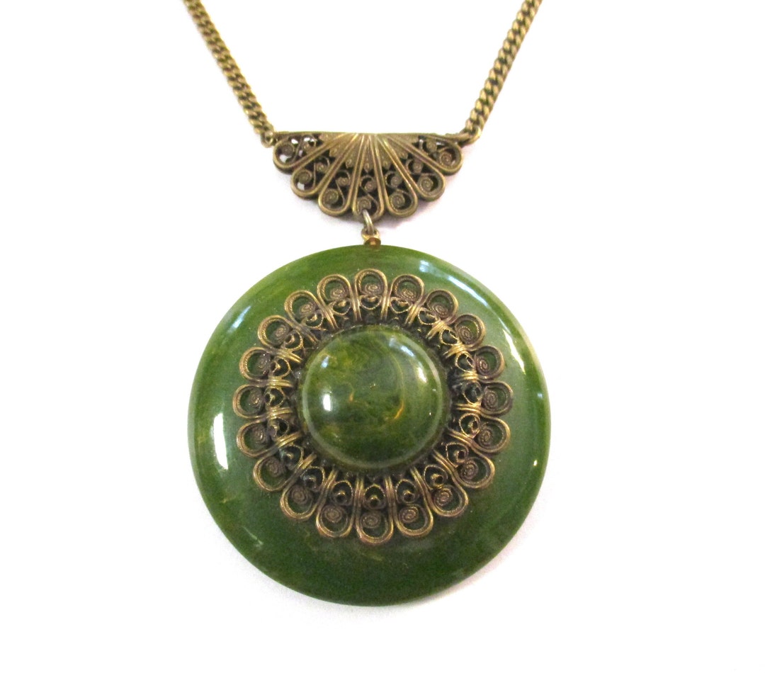 Vintage Bakelite Pendant Necklace, Marbled Green Yellow Spinach Color ...