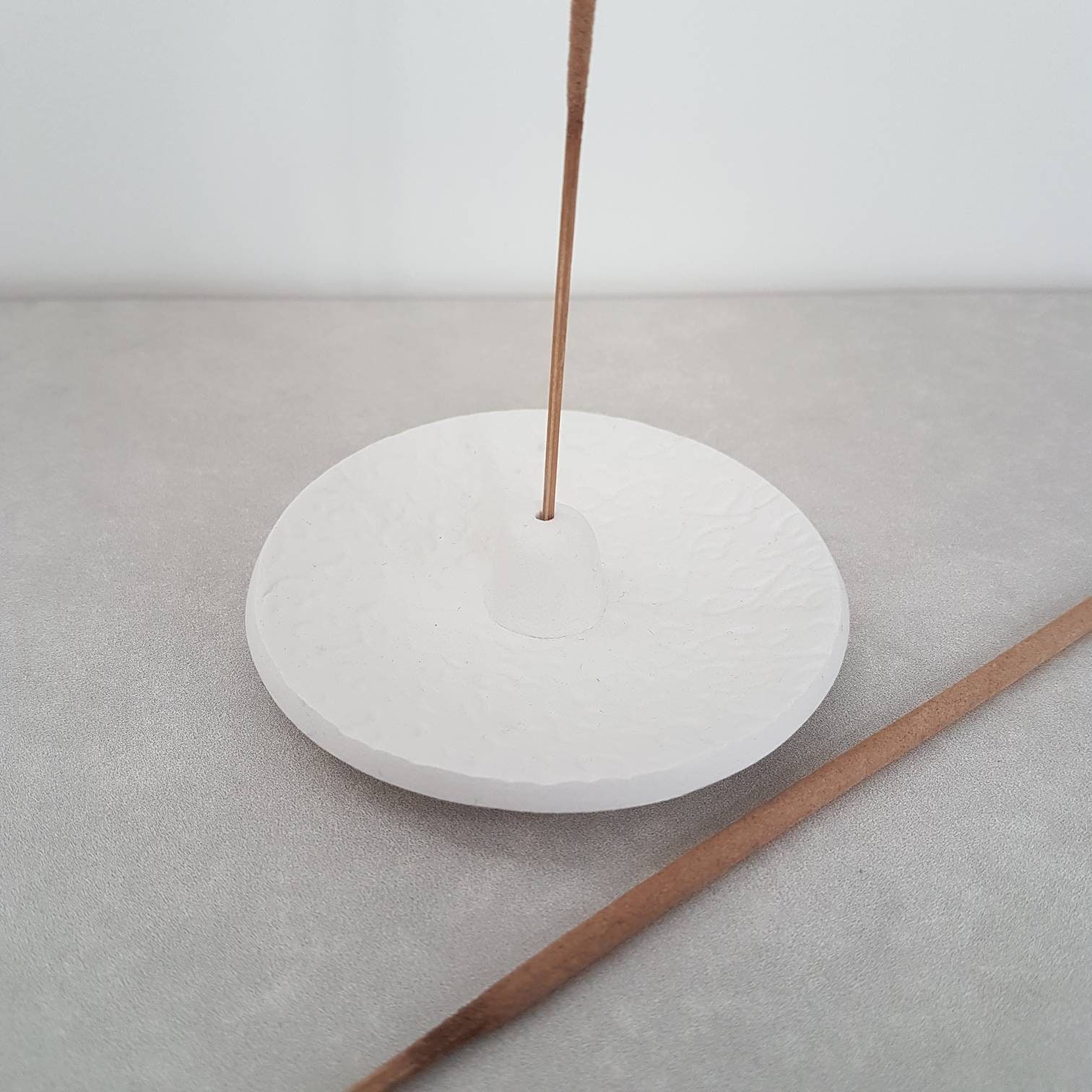 Quemador de incienso remolino de arcilla blanca, regalo de meditación ...