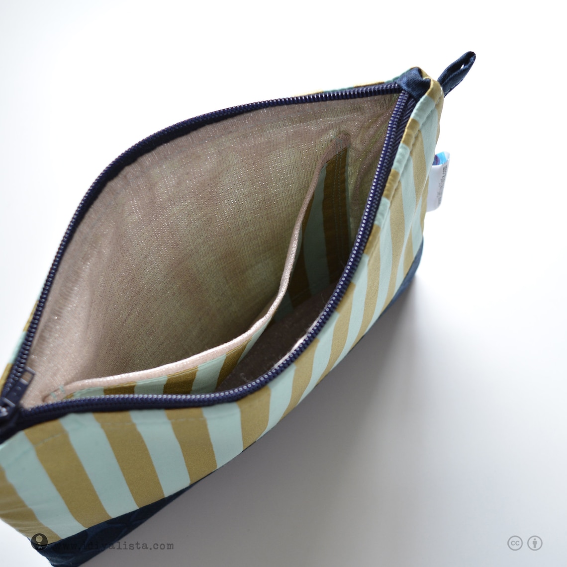 Padded Pouch Made With Japanese Fabrics. Strap Made of Real | Etsy