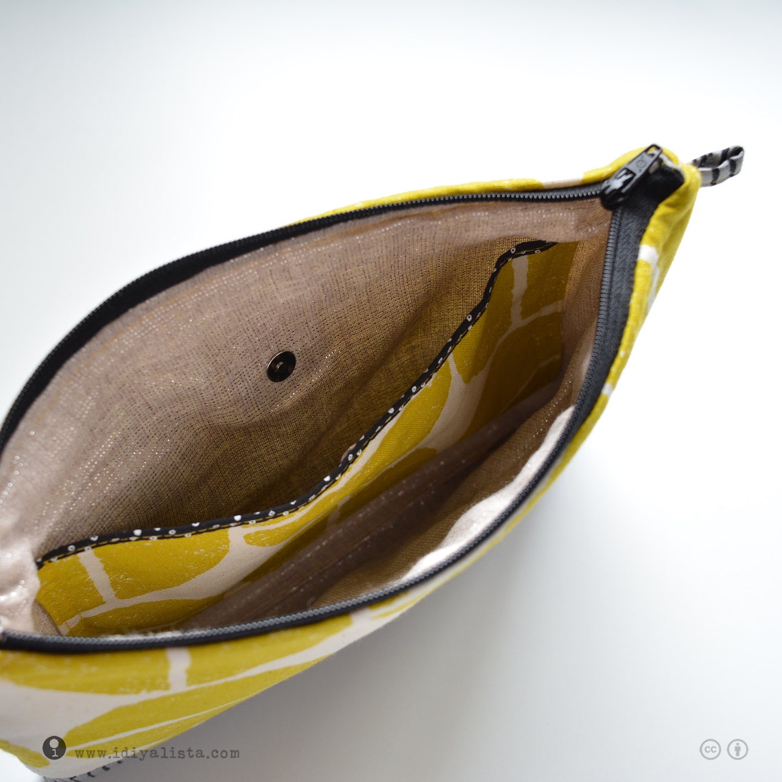 Padded Pouch Made With Japanese Fabrics. Strap Made of Real - Etsy