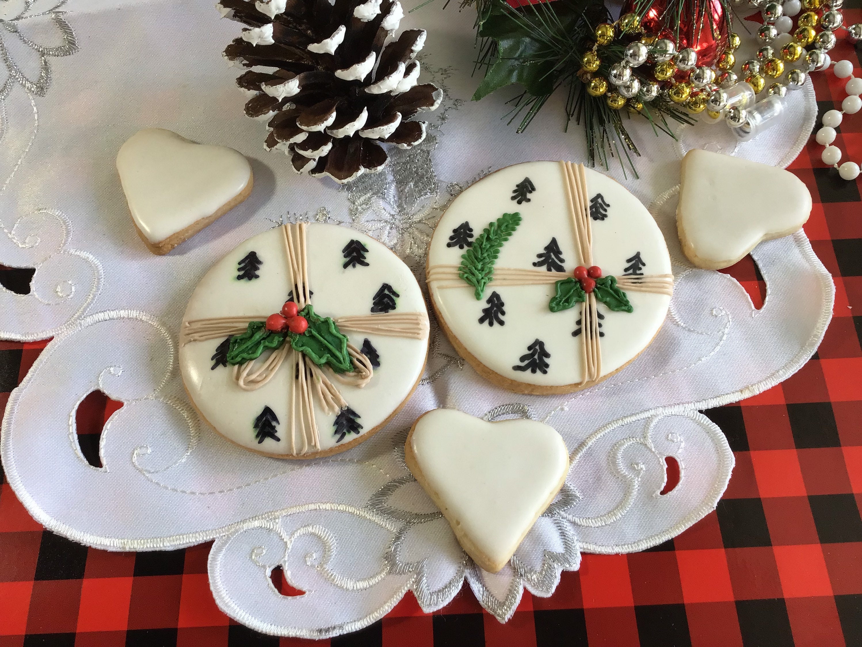 Holiday Cookies With Mistletoe, Christmas Cookies, Sugar Cookies ...