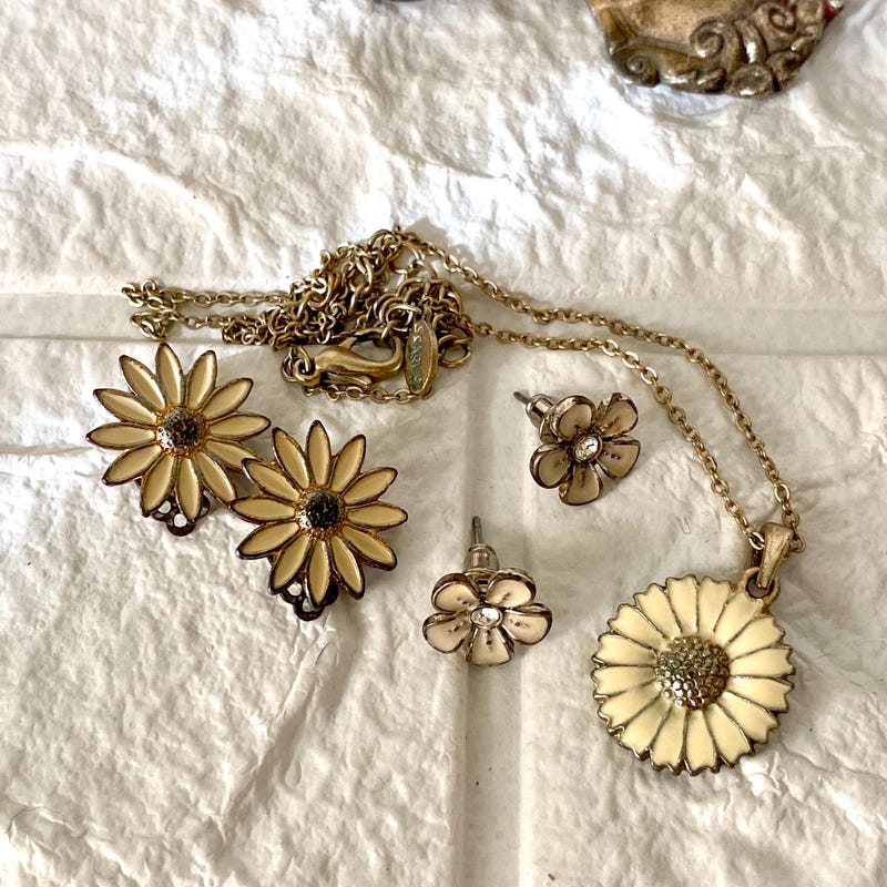 Daisy Necklace - Etsy