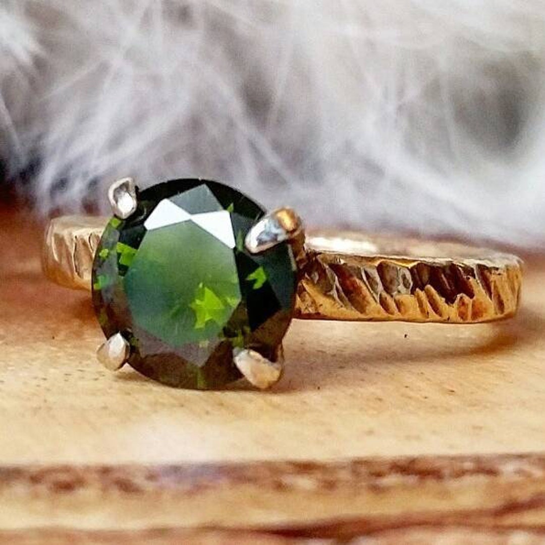 Groene CZ Ring Grote CZ Ring Gehamerd Solitaire Ring - Etsy Nederland