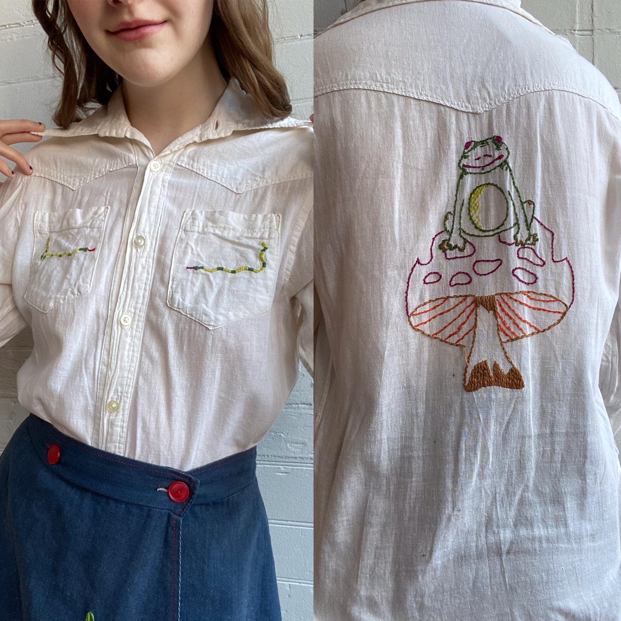 1970s 70s Hand Embroidered Snake and Frog Shirt - XS/S - Etsy