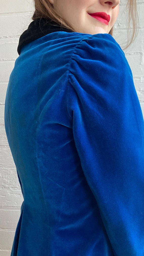 1970s 70s Beautiful Blue Velvet Blazer - Small - Gem