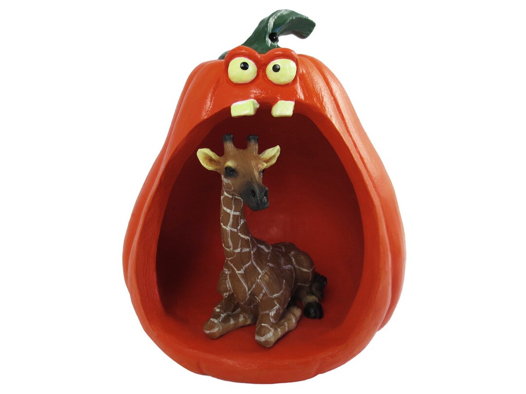 Halloween Decoration Collection With Spooky Pumpkin and Giraffe ...