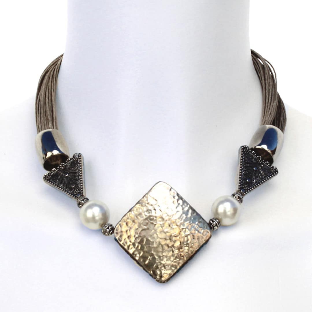 Lin Charlotte Necklace Collar Linen Thread. Large Pearl Oval ...