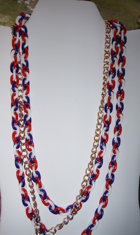 Vintage three strand plastic - Gem