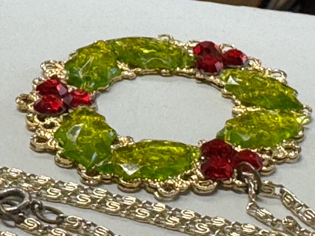 Vintage Holly Berries With Leaves Necklace Pendant Seasonal Jewelry ...