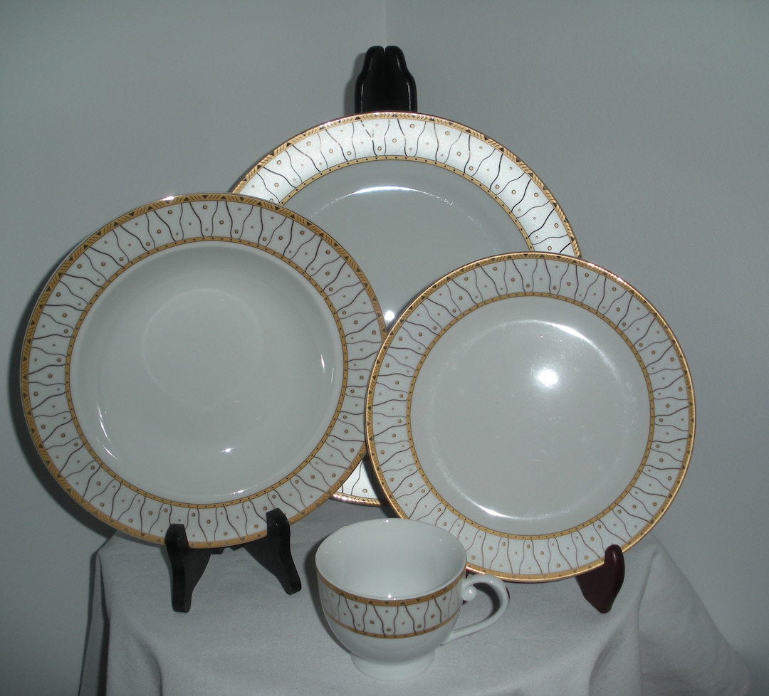 Vintage Dinnerware Set Metallic Gold and White Dishes Emerald 20 Pieces ...